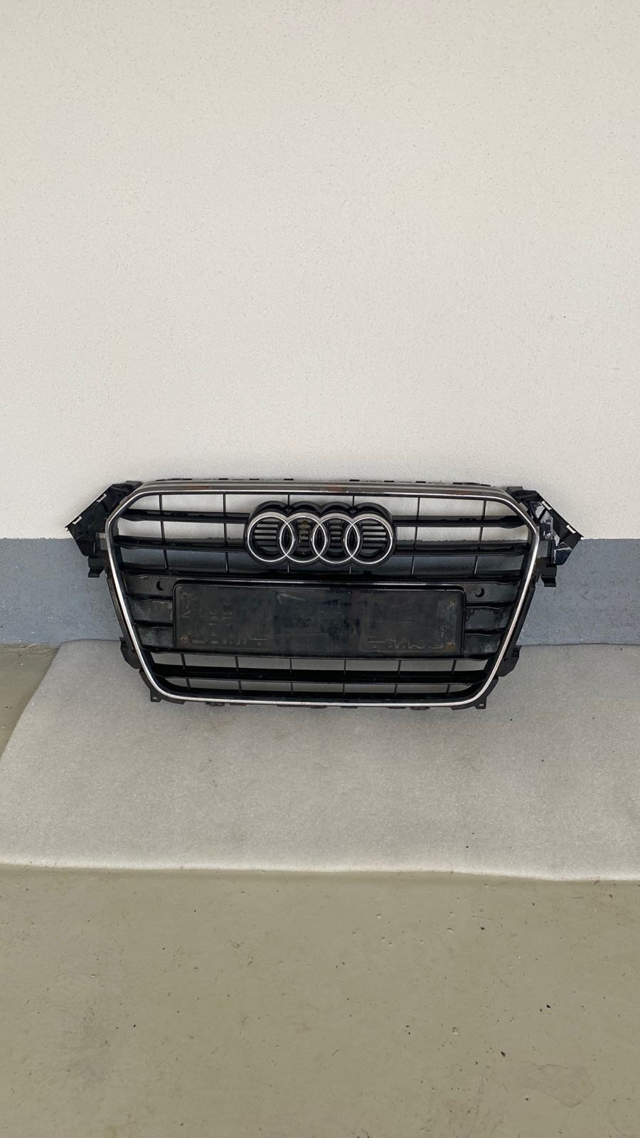 Audi A4 B8 Facelift prednja maska