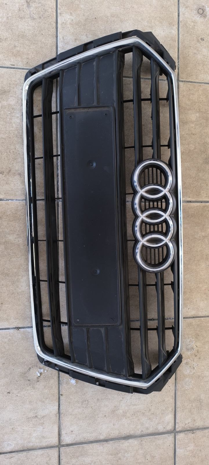 Audi A4 B9 2015 > maska