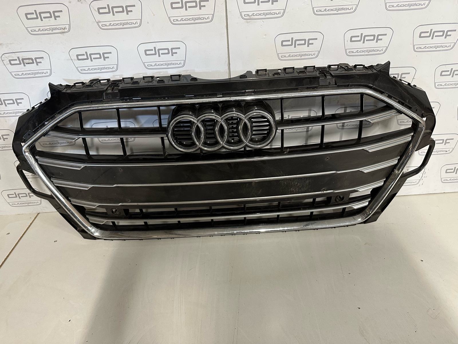 Audi A4 B9 facelift maska