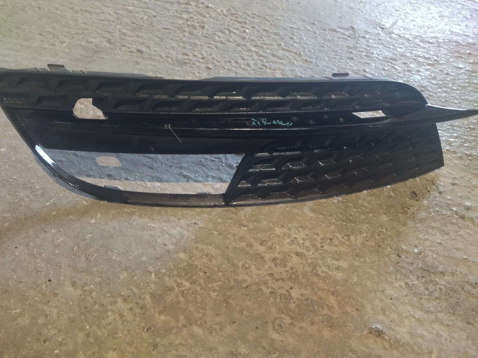 Audi A5 rešetka branika 8T0 807 681 H