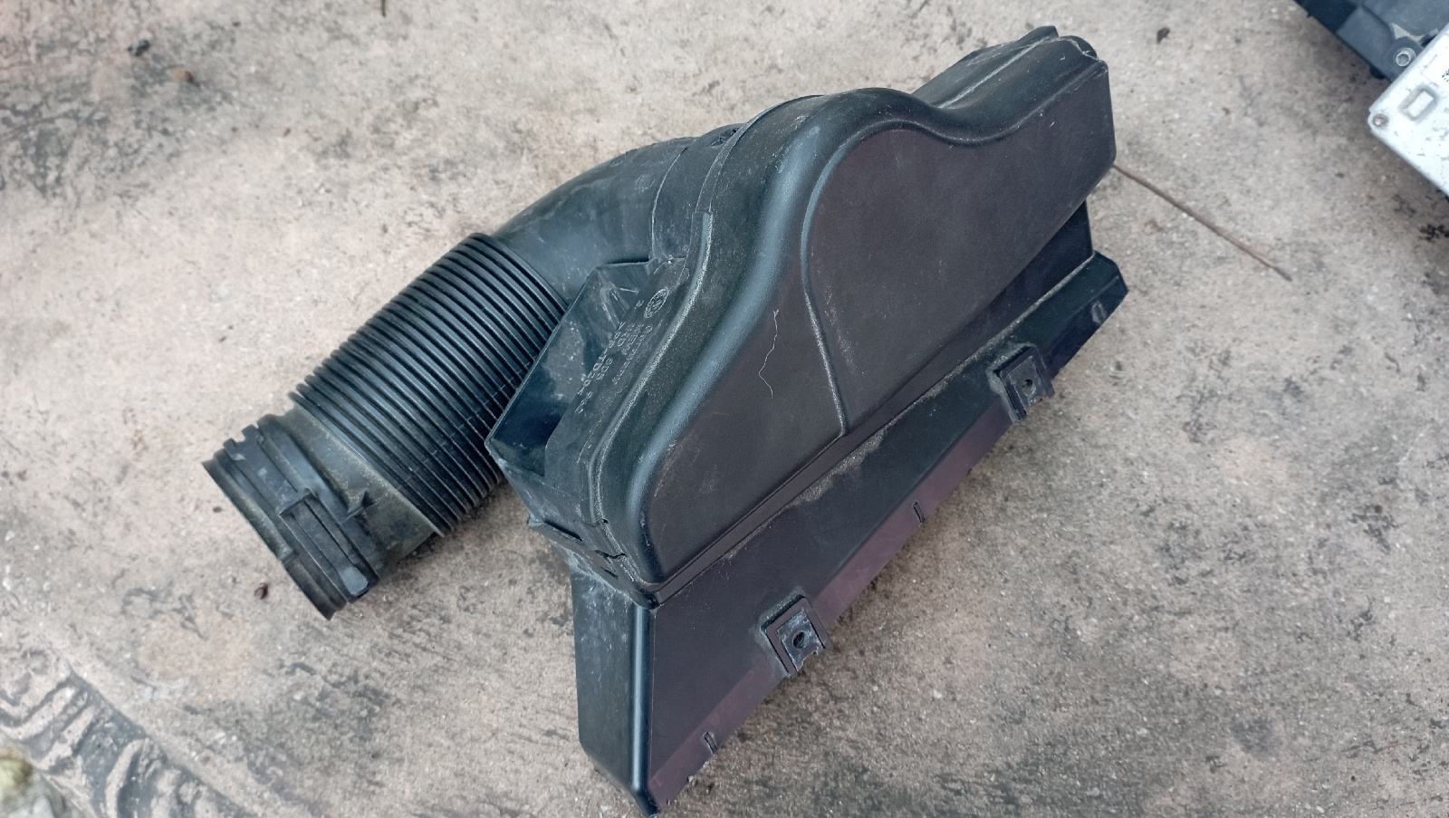 AUDI Q3 11-14 Usis zraka na veznom limu 8u0805962c