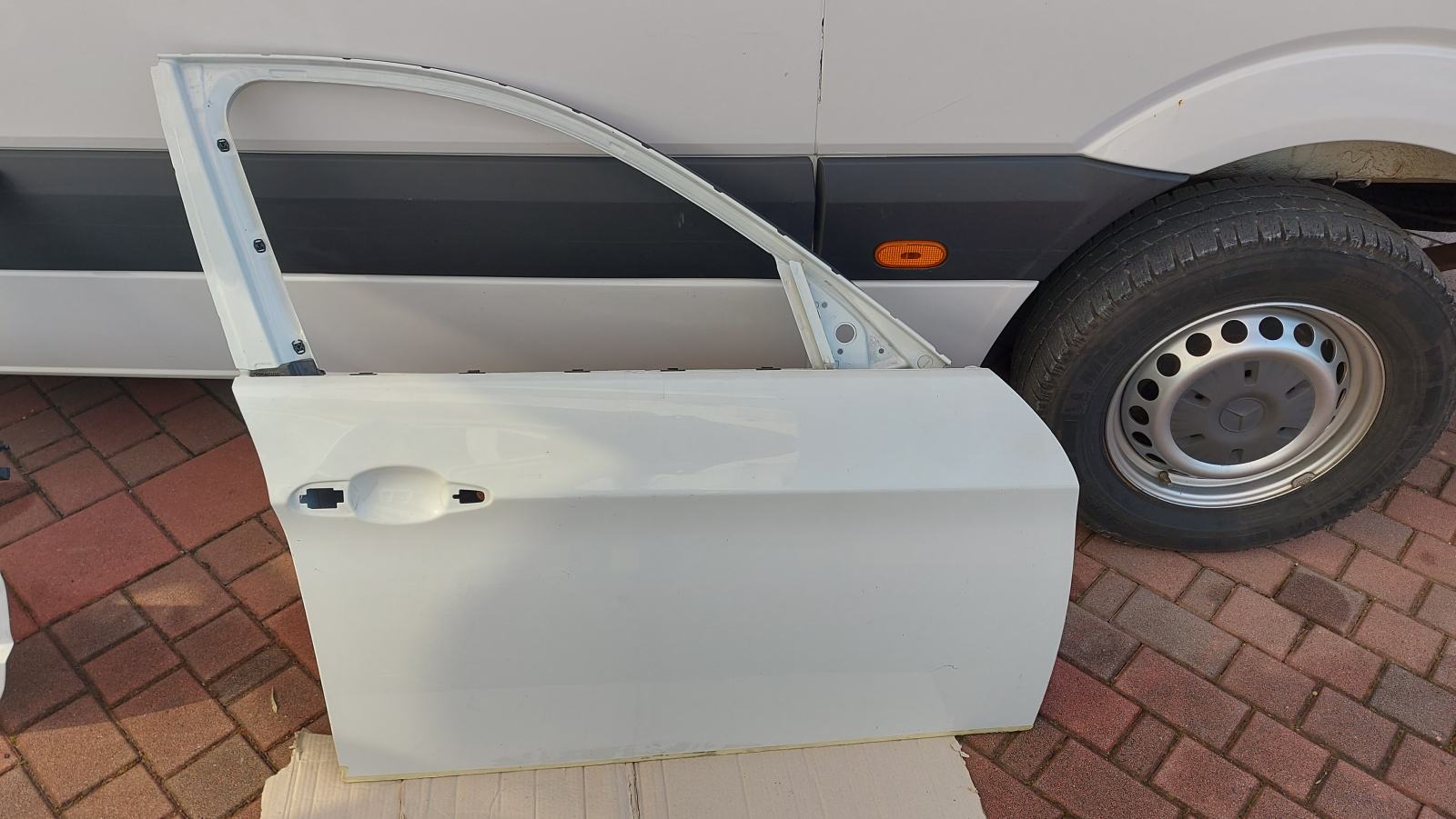 BMW 3 E90 E91 VRATA HAUBA