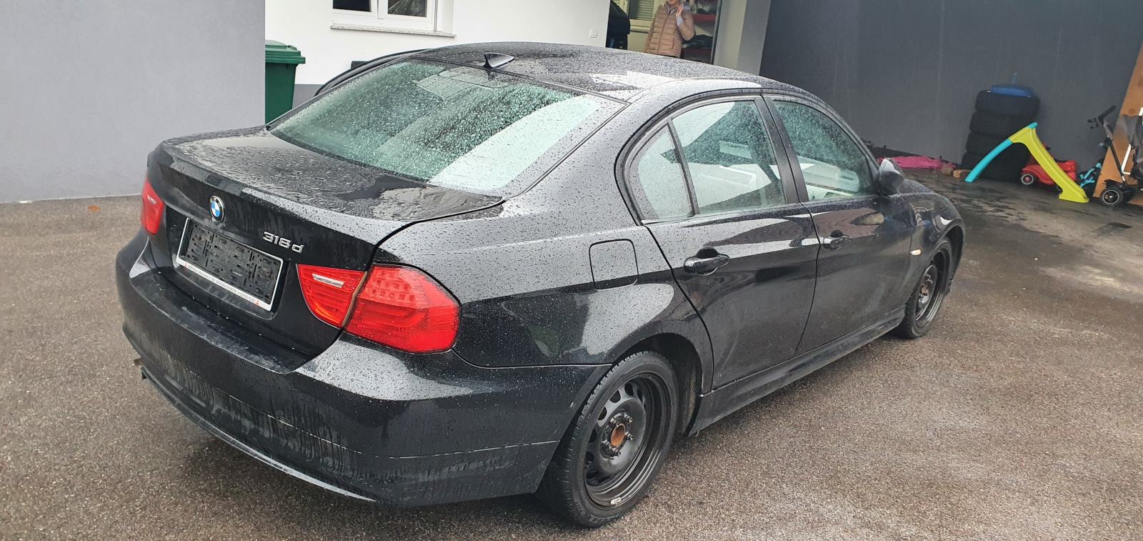 Bmw 3 e90 LCI zadnja hauba stop lampe