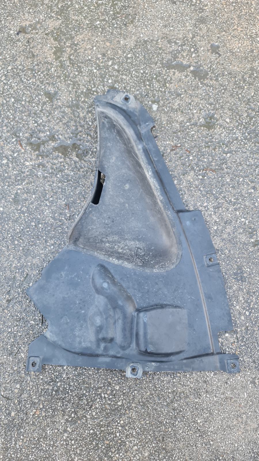 BMW 3 F30 2018.g. SPORTLINE PREDNJI DESNI PVC TROKUT ORIGINAL!