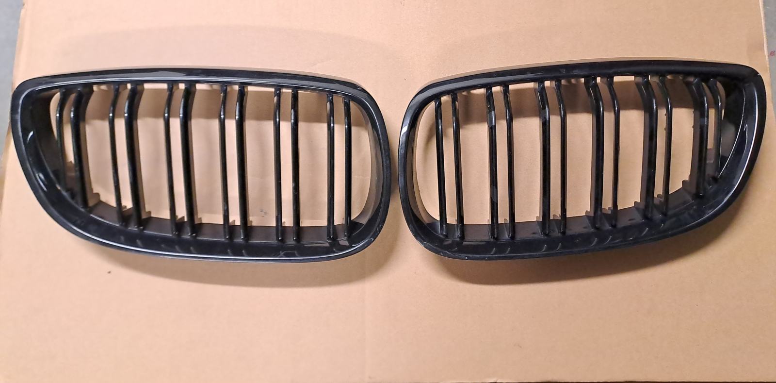 BMW E92 E93 M3 COUPE CRNI BUBREG GRILE BUBREZI RESETKE LIJEVI DESNI