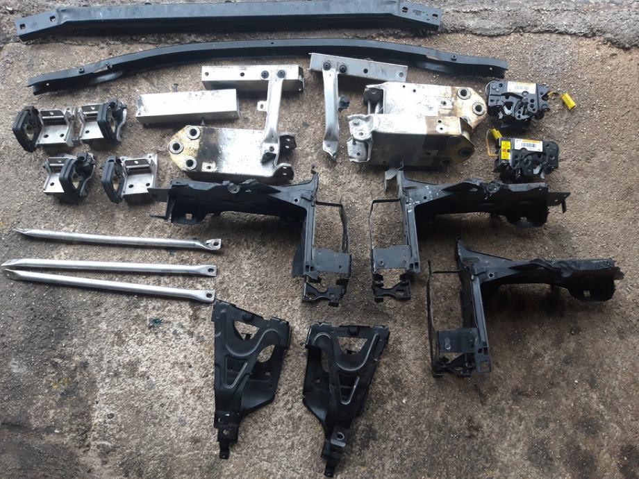 Bmw F10 F11 vezni lim nosač branika fara greda povezivač traverza