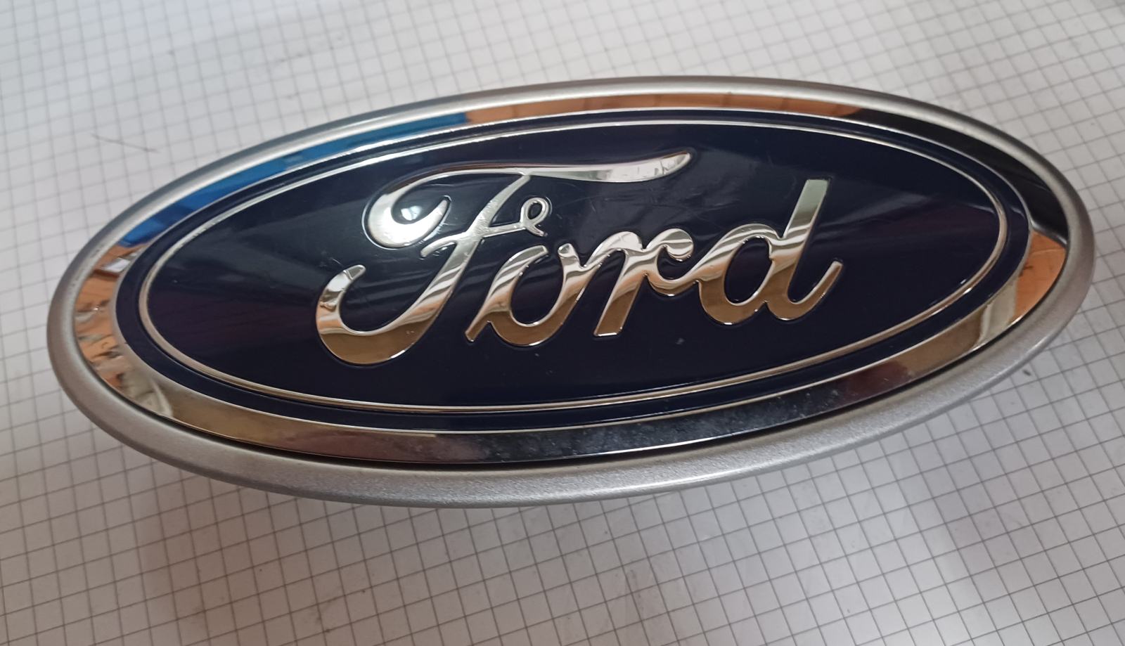 Ford kuga logo znak ford ford kuga 2017 GV44-8200-B