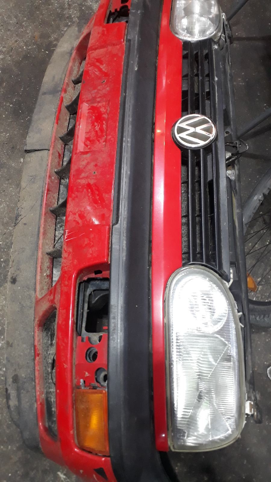 golf 3 far vezni lim maska hladnjak vode