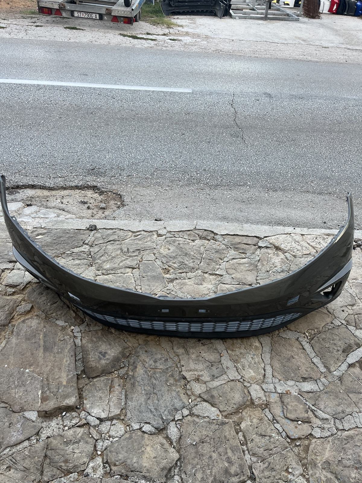 Honda Civic prednji branik