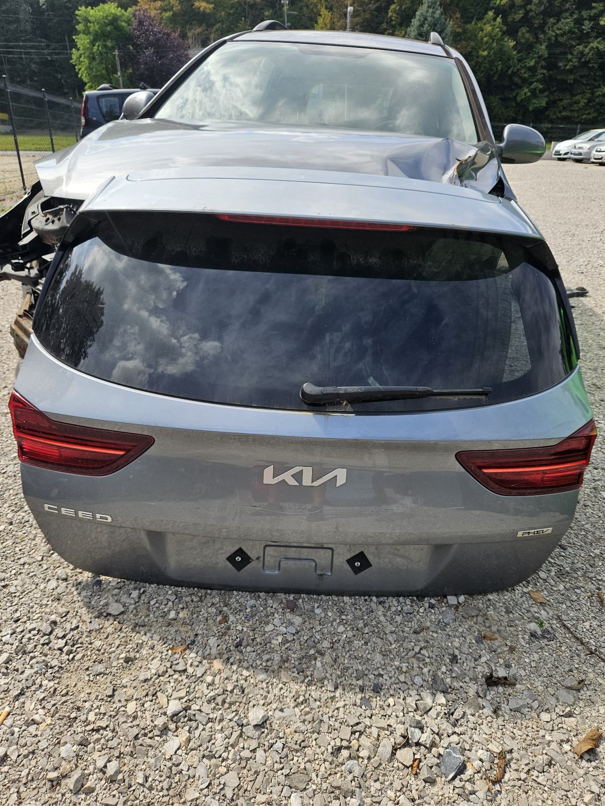 Kia Ceed SW Karavan 2022 zadnja Hauba, Gepek Vrata