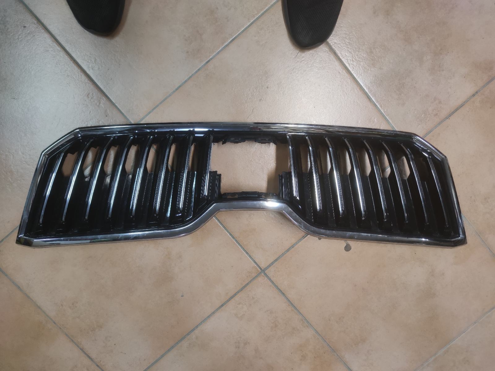 maska grilla Škoda superb 3v