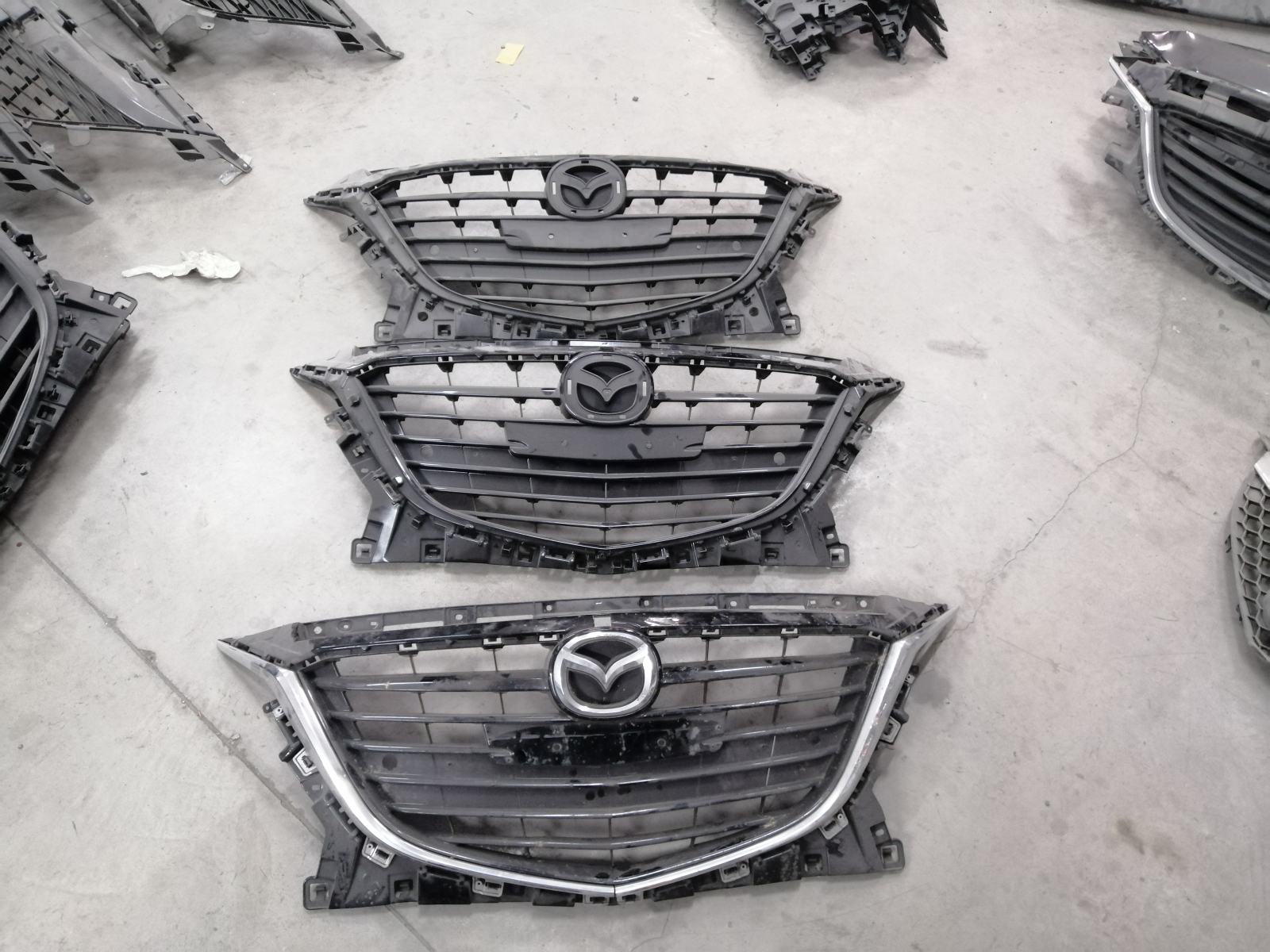 MAZDA 3 BM REŠETKA SREDNJA U BRANIKU BJS7 50 712