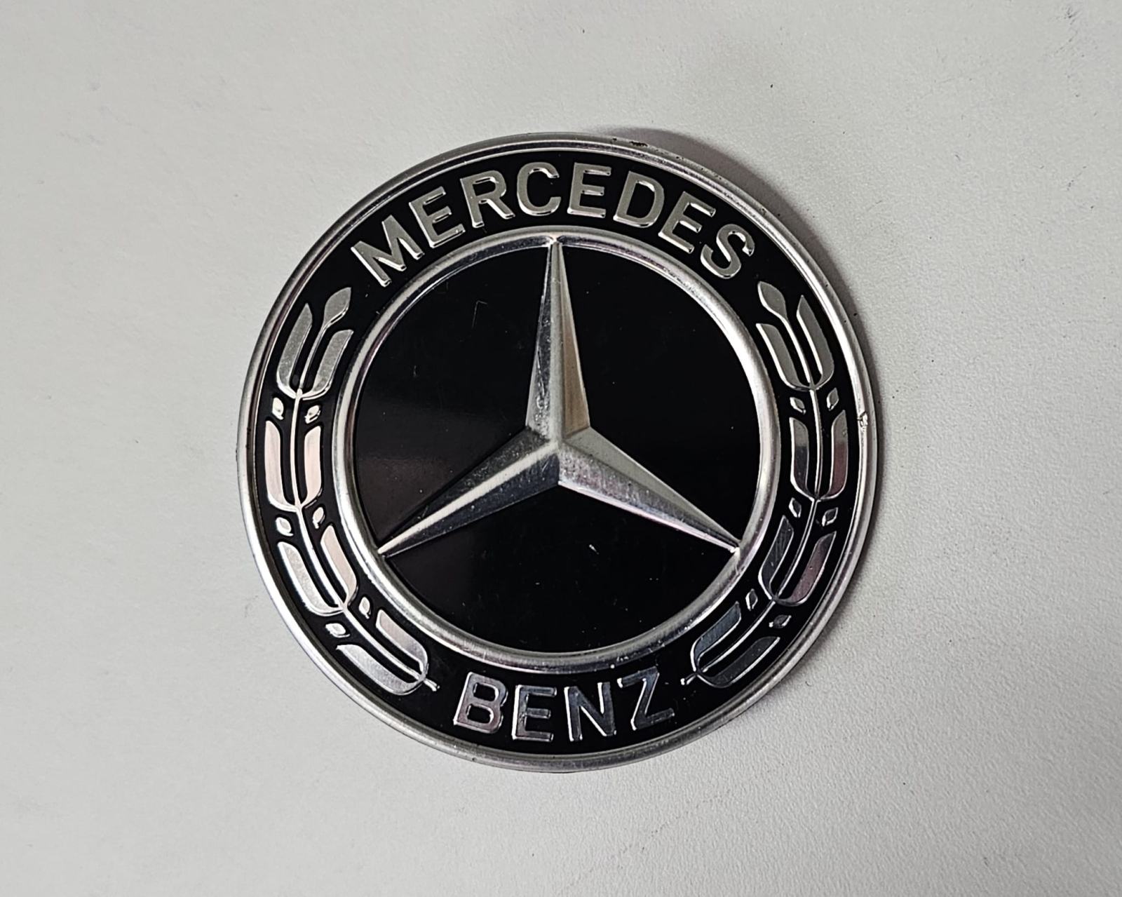 MERCEDES E W207 COUPE ZNAK PREDNJE HAUBE A 0008172605