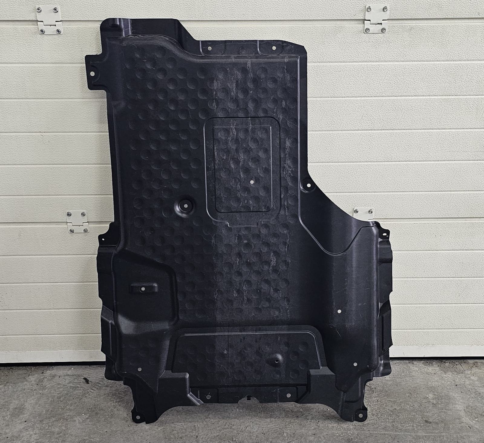 MERCEDES E W213 PODLOGA ISPOD MOTORA A 2135201600 NOVO!