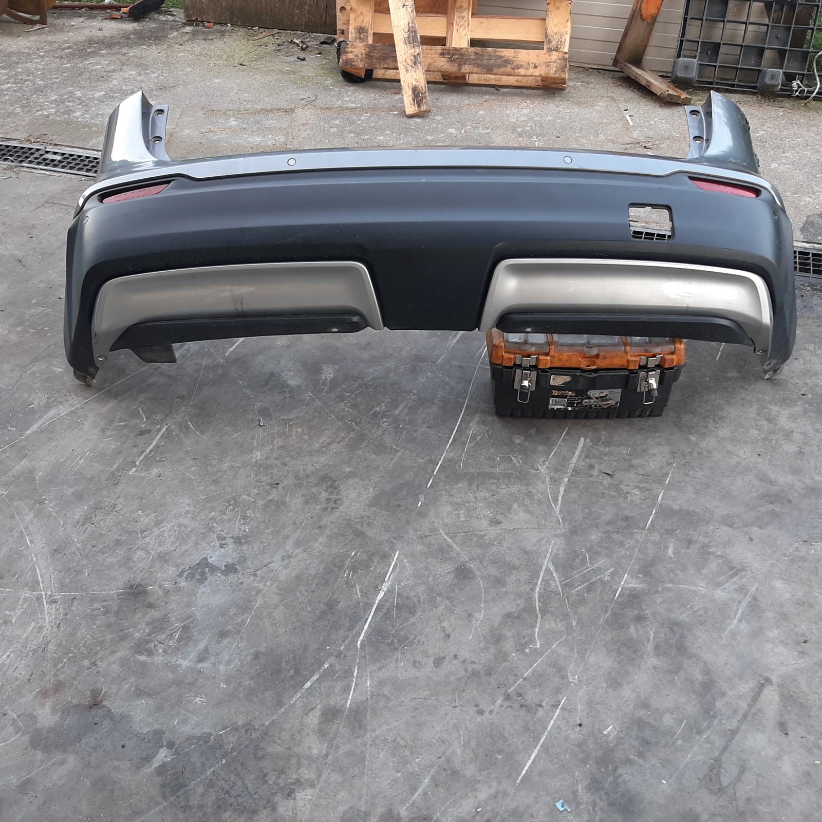 Nissan kaskai 2019 zadnji branik sa senzorima