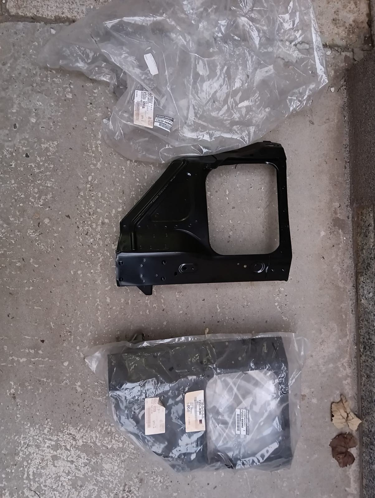 Nissan Navara d44 2020 nosač farova