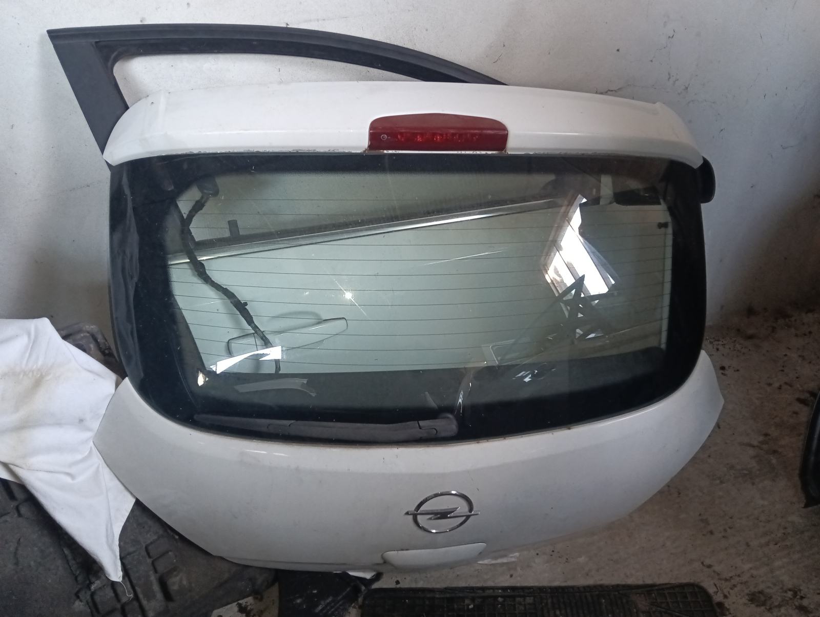 Opel Corsa D zadnja hauba