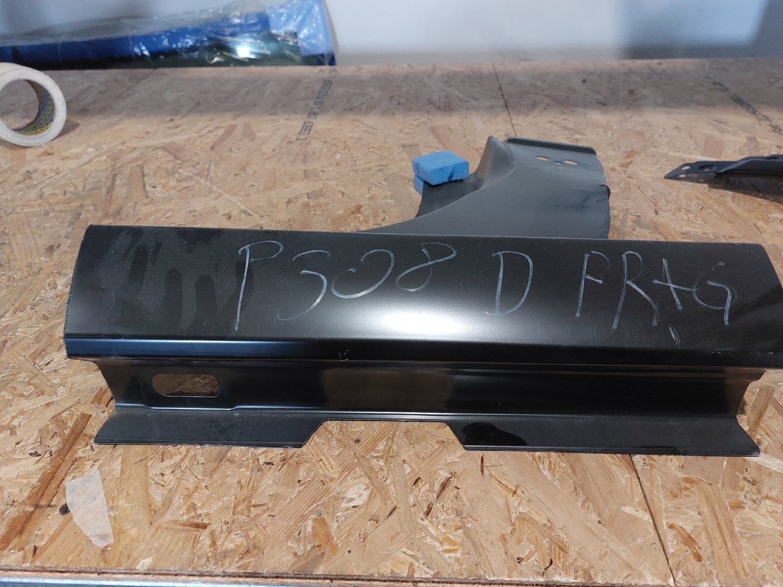 Peugeot 308 2015g desni prag prednji dio