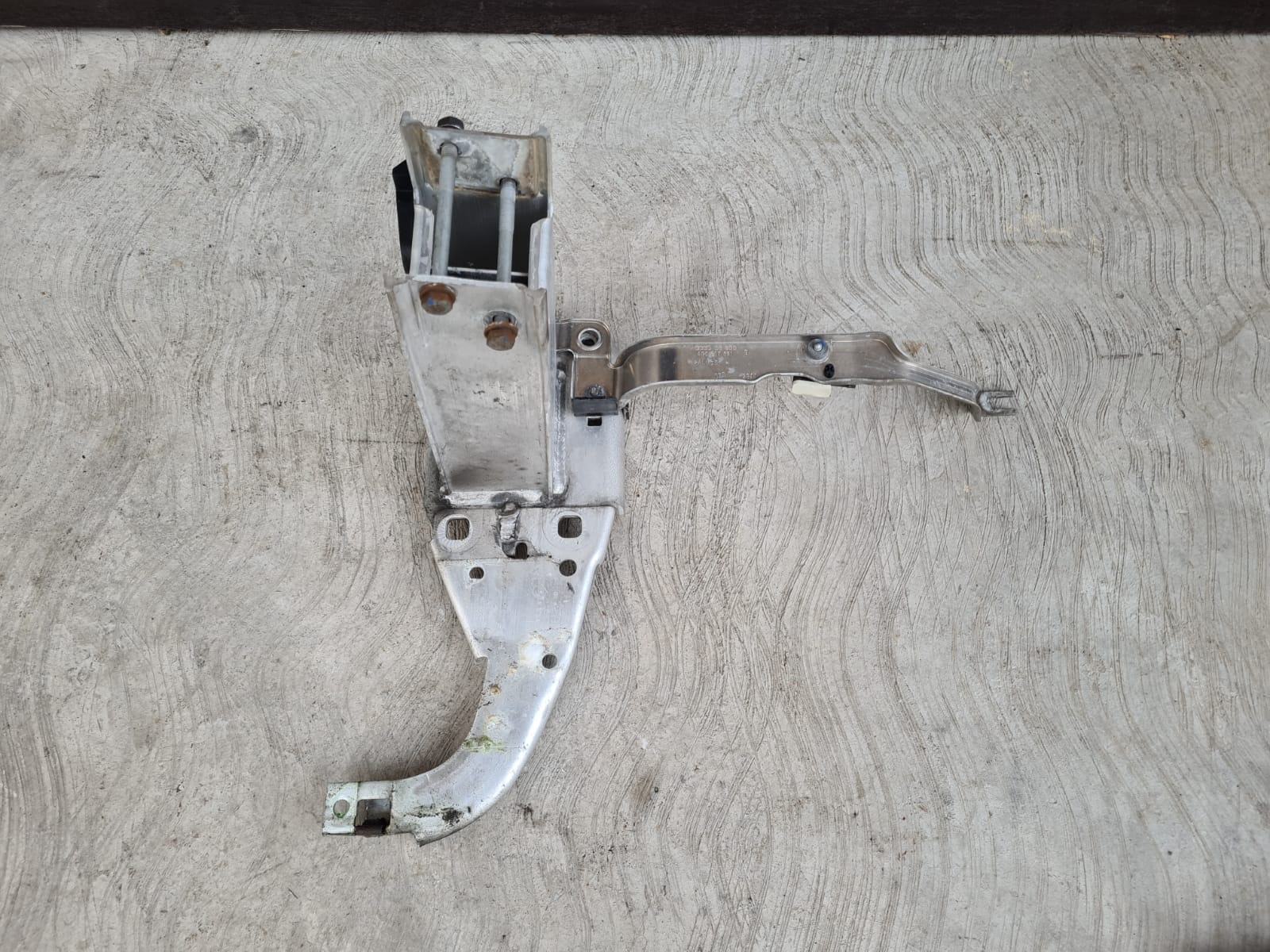 Prednji lijevi nosac prednje grede Audi A6 4G0807133F 4G0807591B 2011-