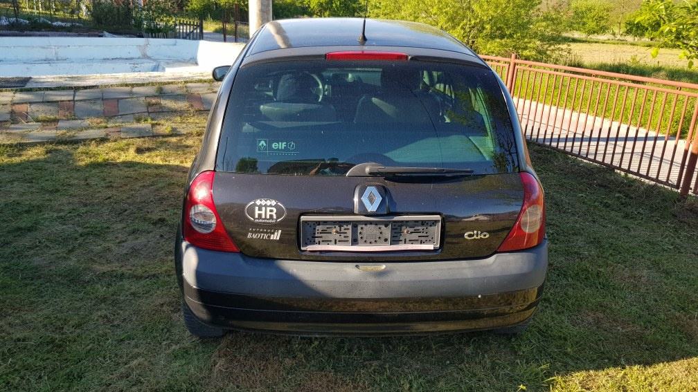 Renault clio 1.5dci 48kw dijelovi karoserije