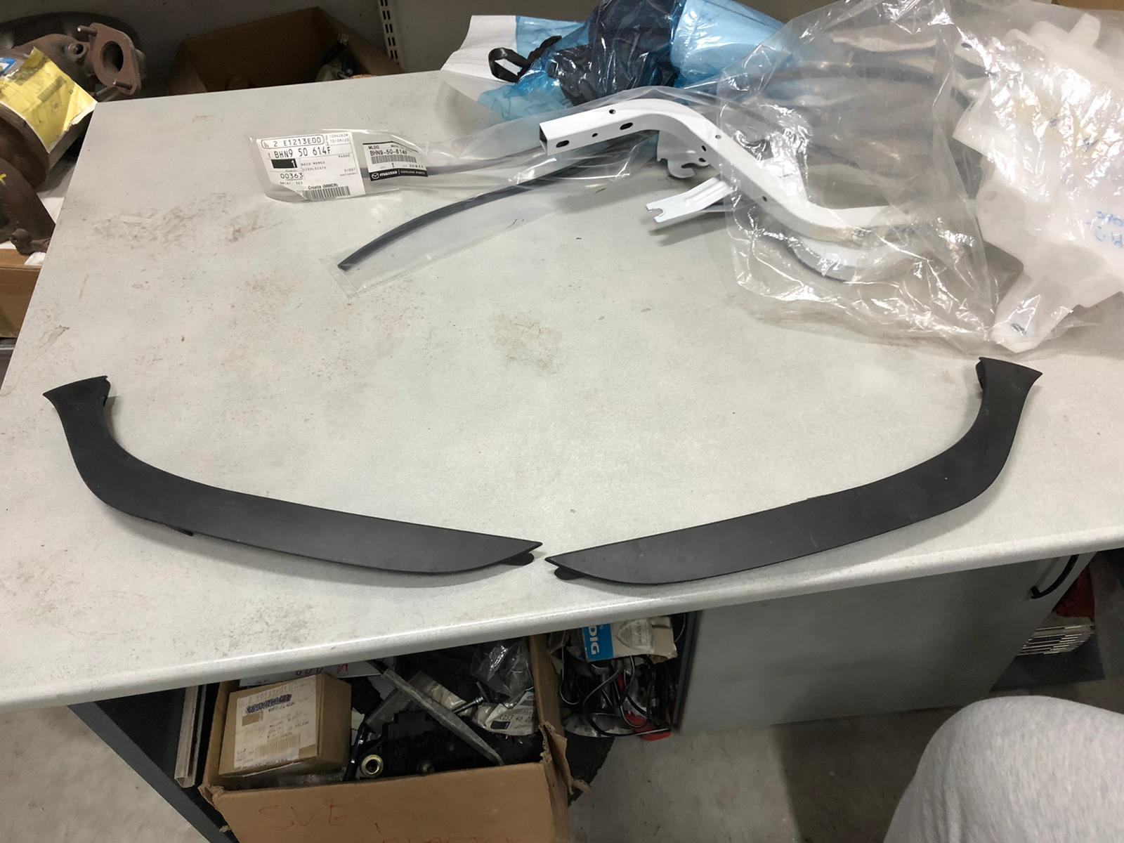 Renault Clio 2015 lajsne ispod fara lijeva + desna