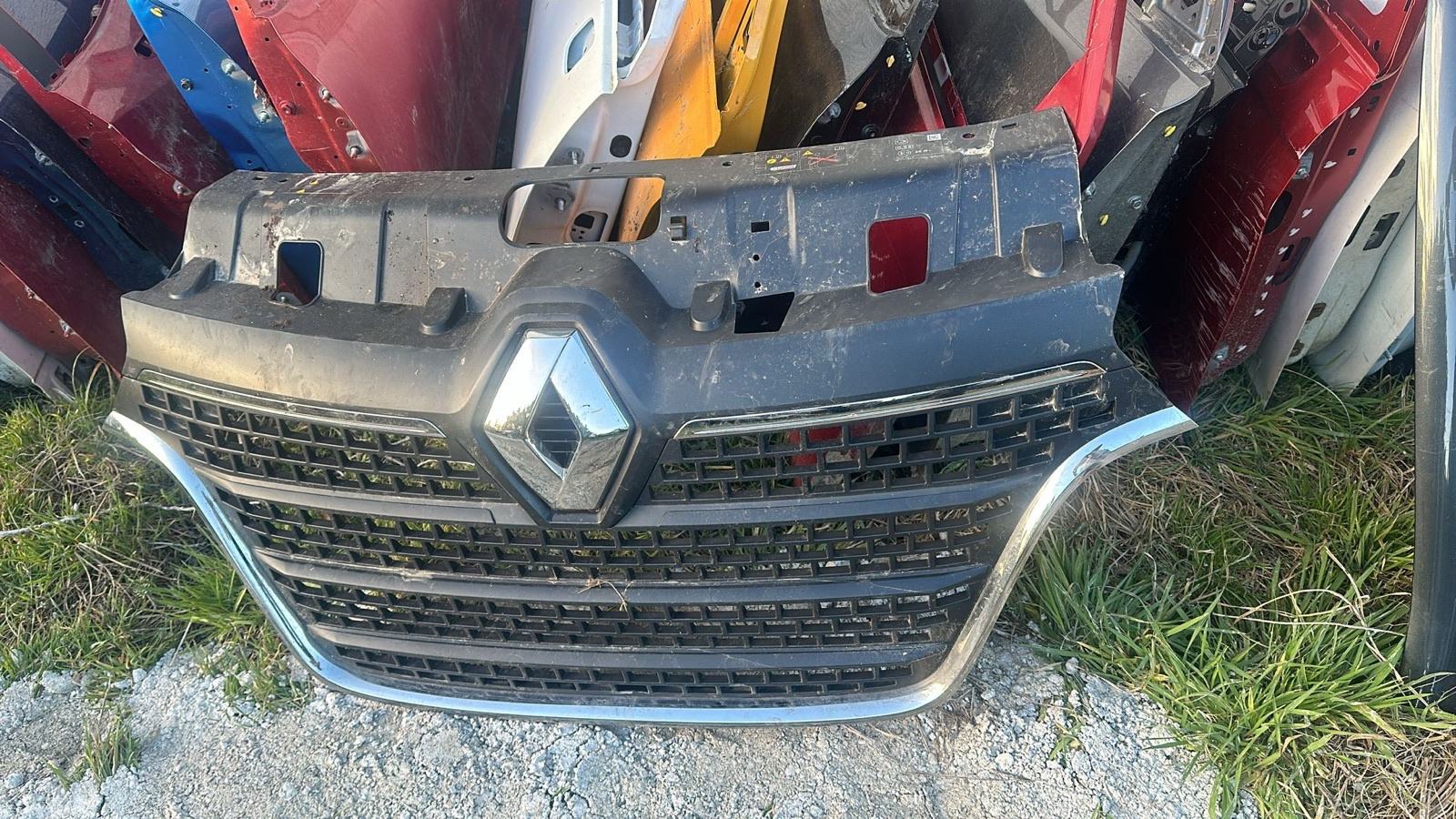 Renault Master maska branika