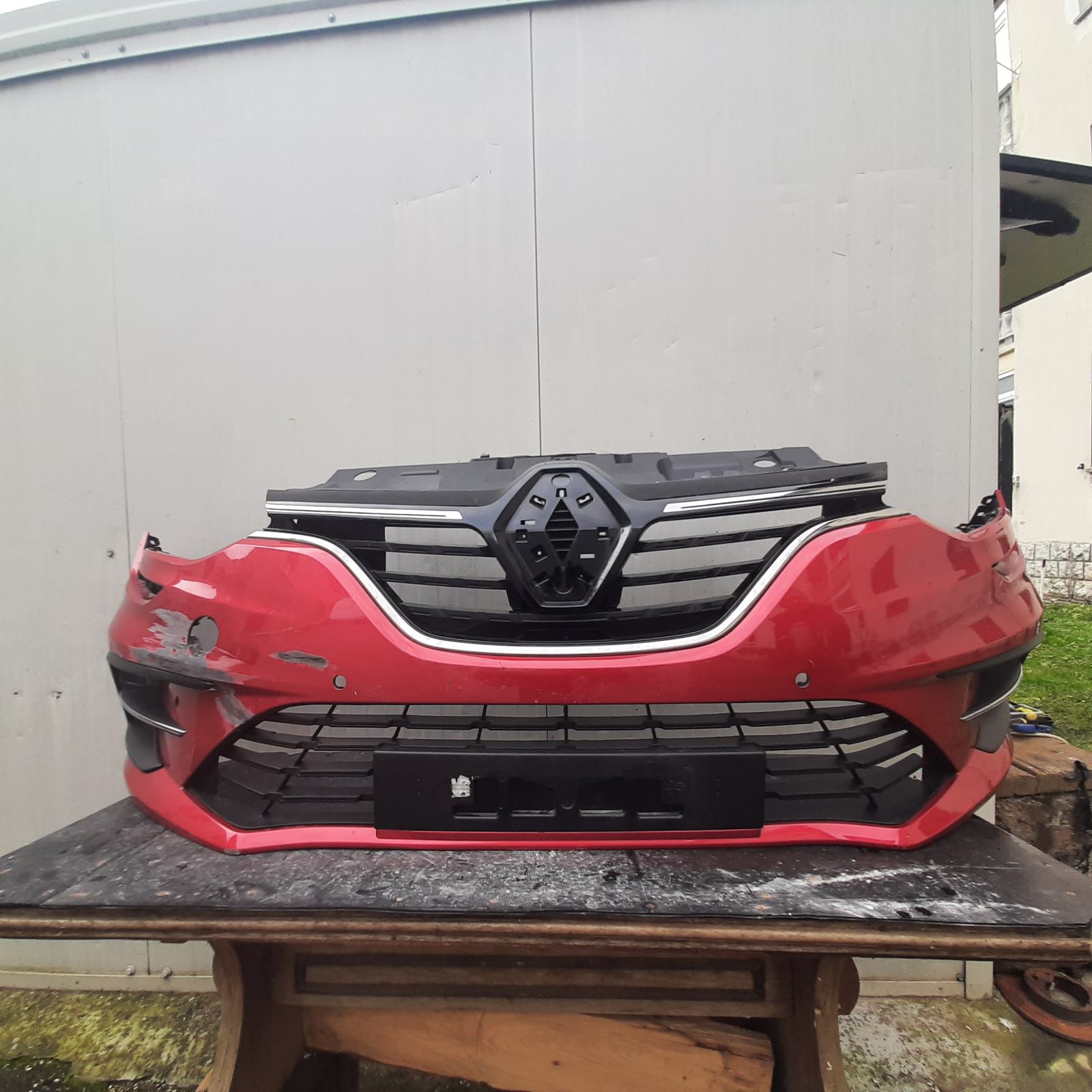 Renault Megane 2021 prednji branik kompletan.