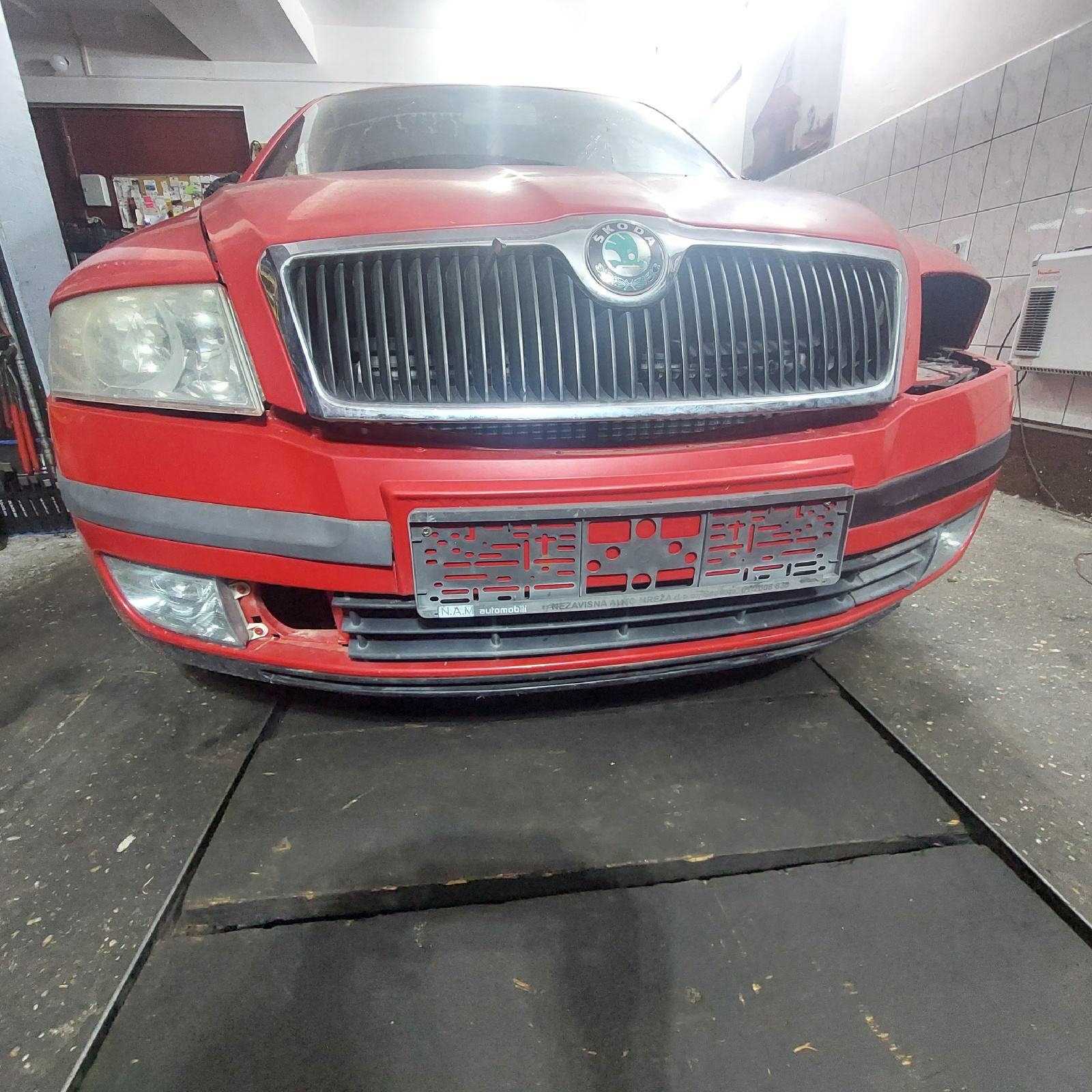 škoda octavia 2 hauba maska branik far vezni limik far