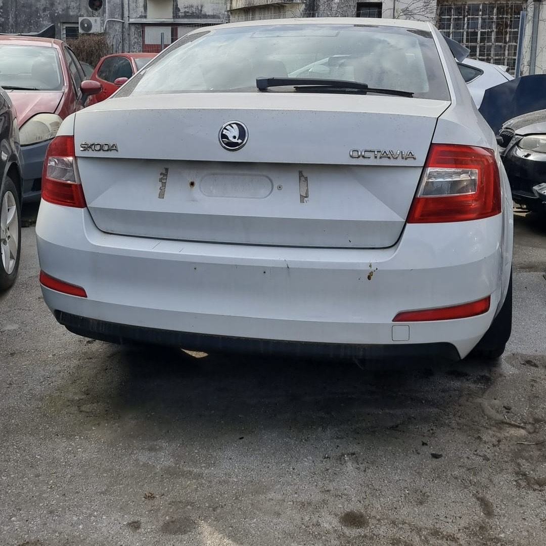 SKODA OCTAVIA 3 ZADNJI BRANIK