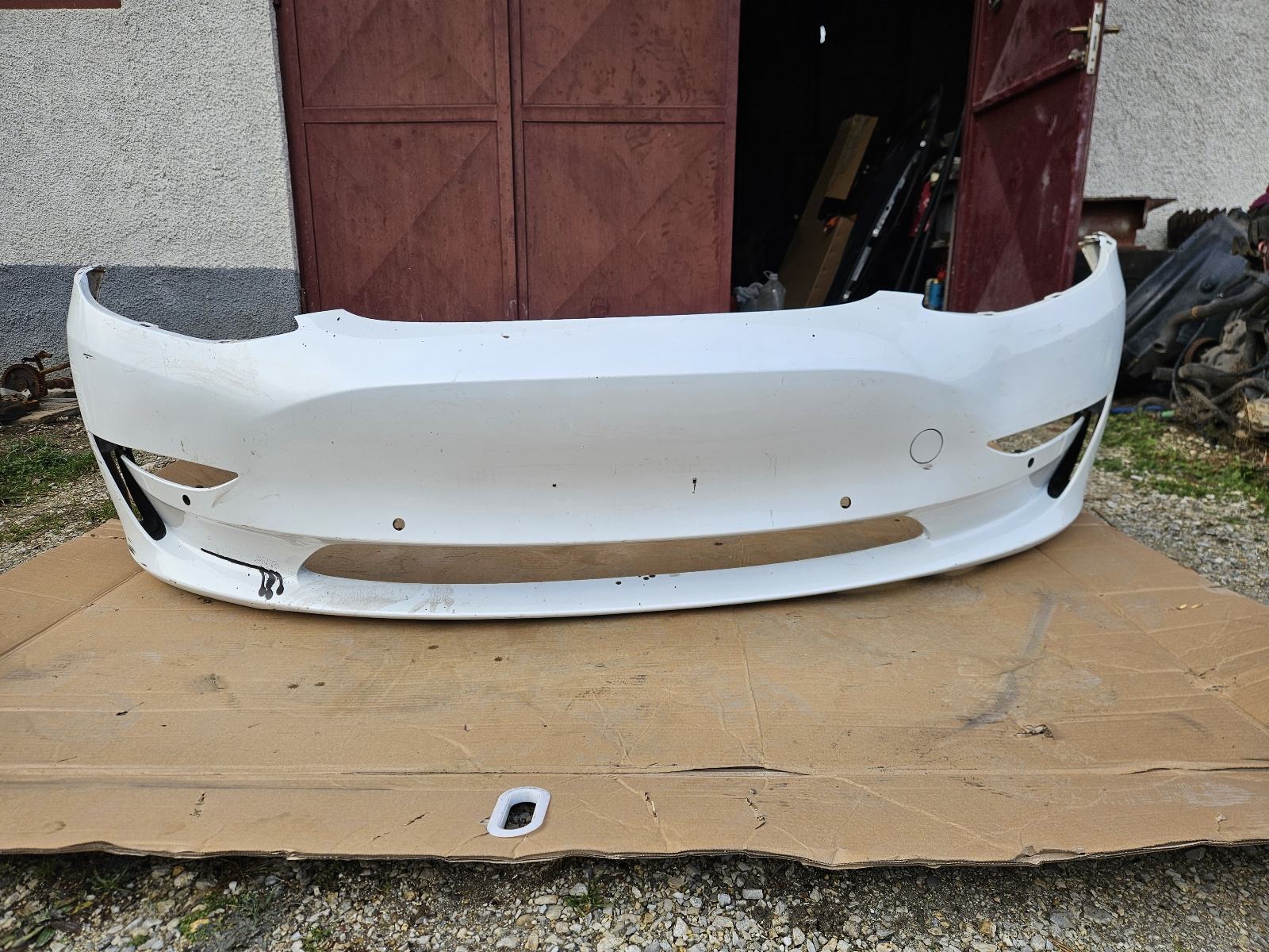 Tesla Model 3 prednji branik