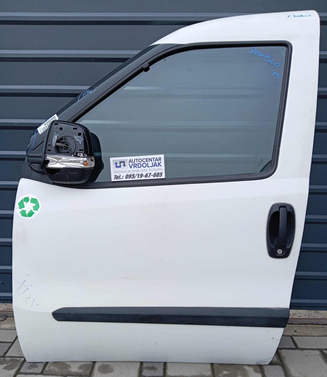 Vrata /Fiat Doblo /Opel Combo 2011-2017/Prednja lijeva /Oštećenje