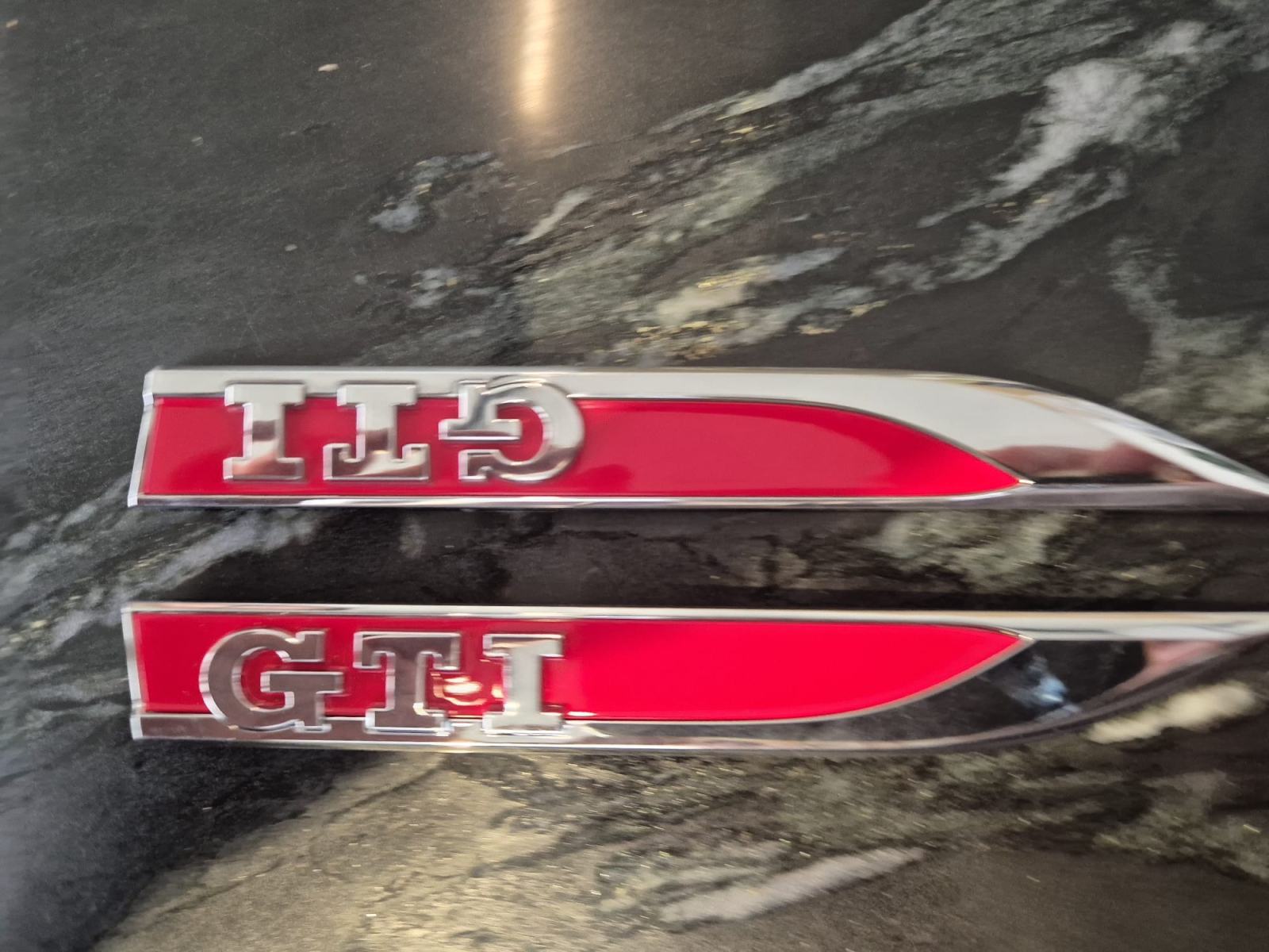 VW GTI / R-LINE OZNAKA