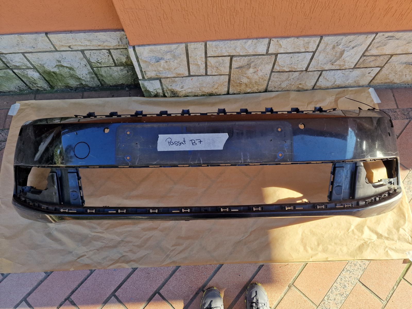 VW Passat B7 - prednji branik (3AA807221)