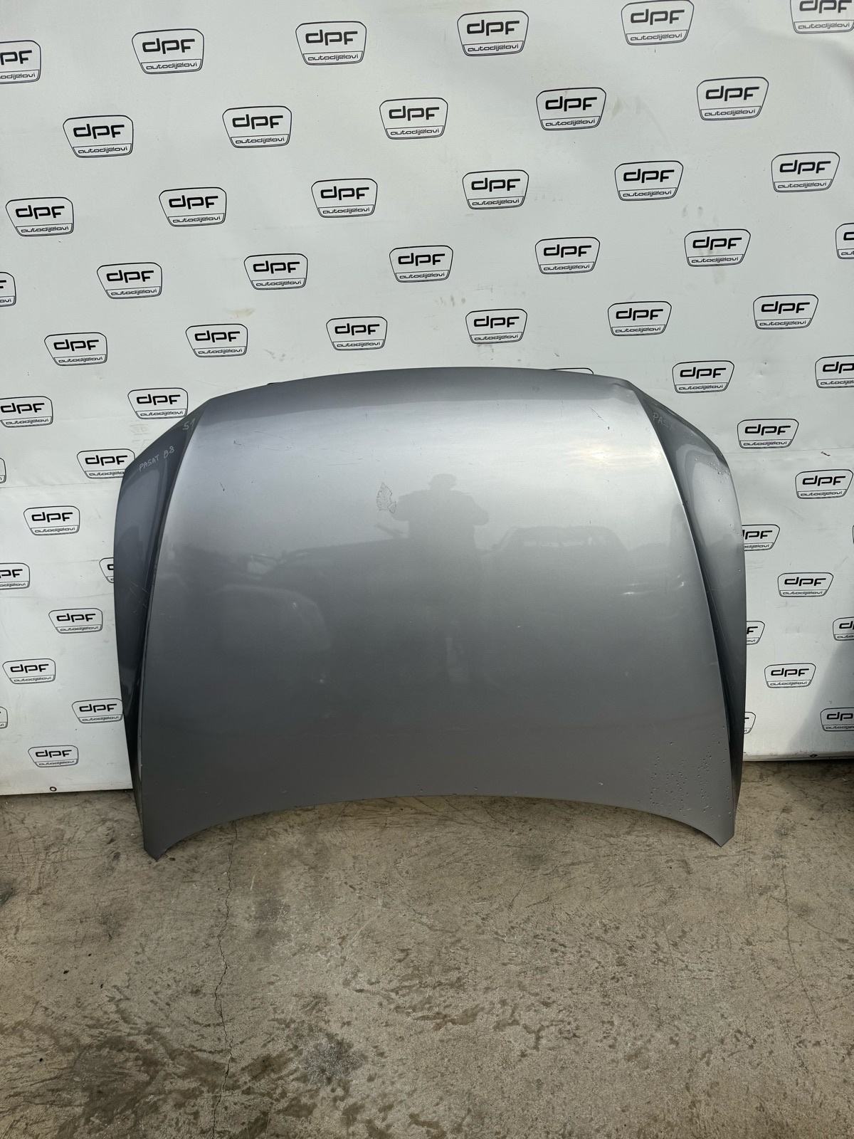 VW Passat B8 prednja hauba