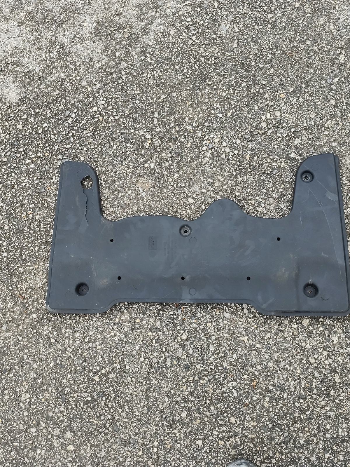 VW Tiguan Audi Q3 plastika ispod mosta 3Q0199110B