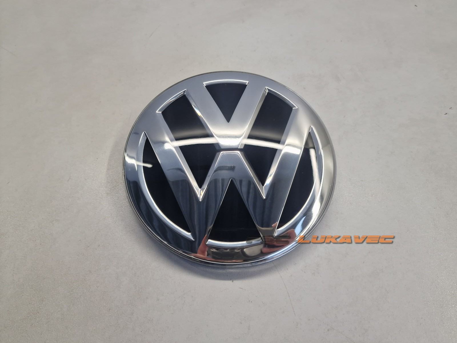 VW TIGUAN ZNAK PREDNJI TIGUAN EMBLEM TIGUAN LOGO 5NA853601