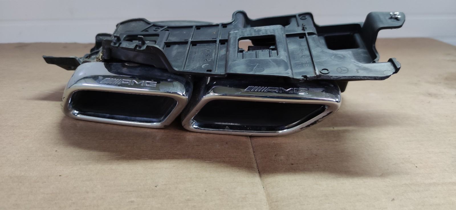 W205 AMG auspuh inox orginal lijevi zadnji 2054900427-