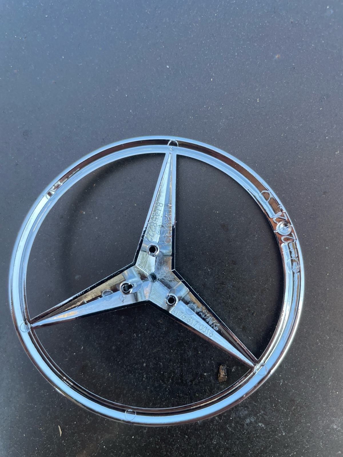 Znak mercedes original novi A176