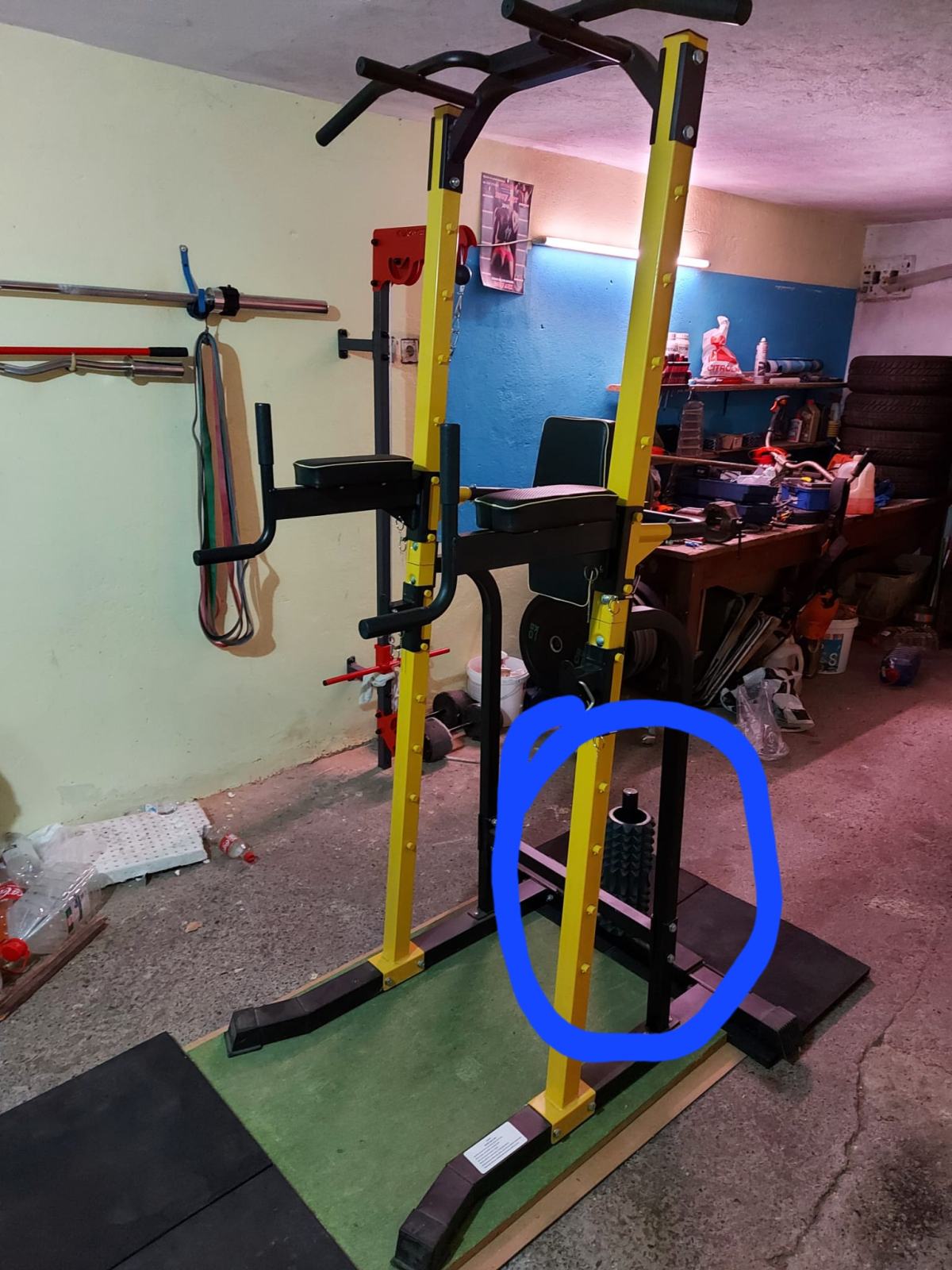 Stalak za zgibove i propadanja+ ima nosace za šipku