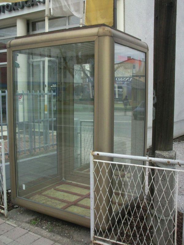 izlog (kiosk) od eluksiranog aluminija