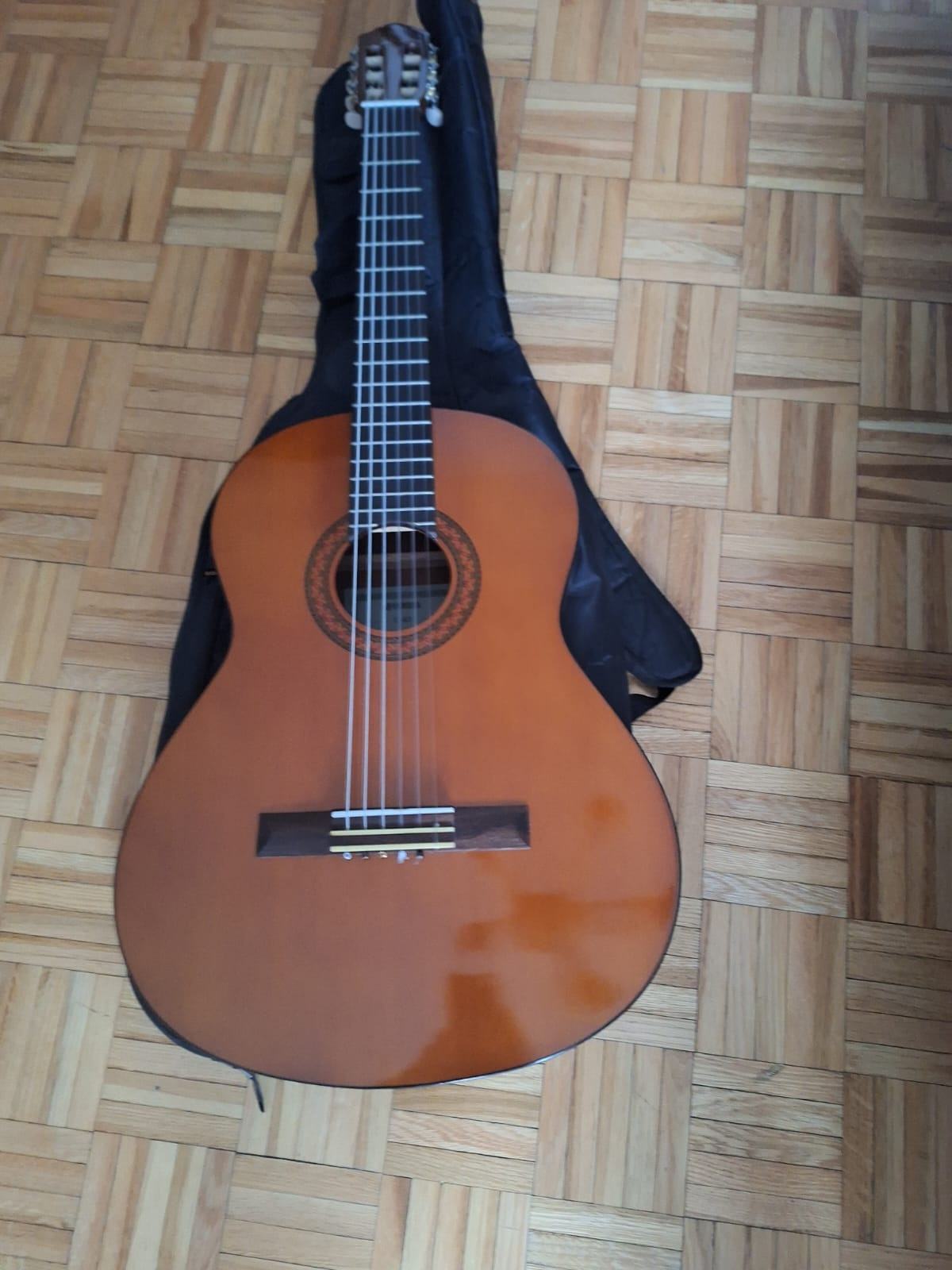YAMAHA C 40 akustična gitara