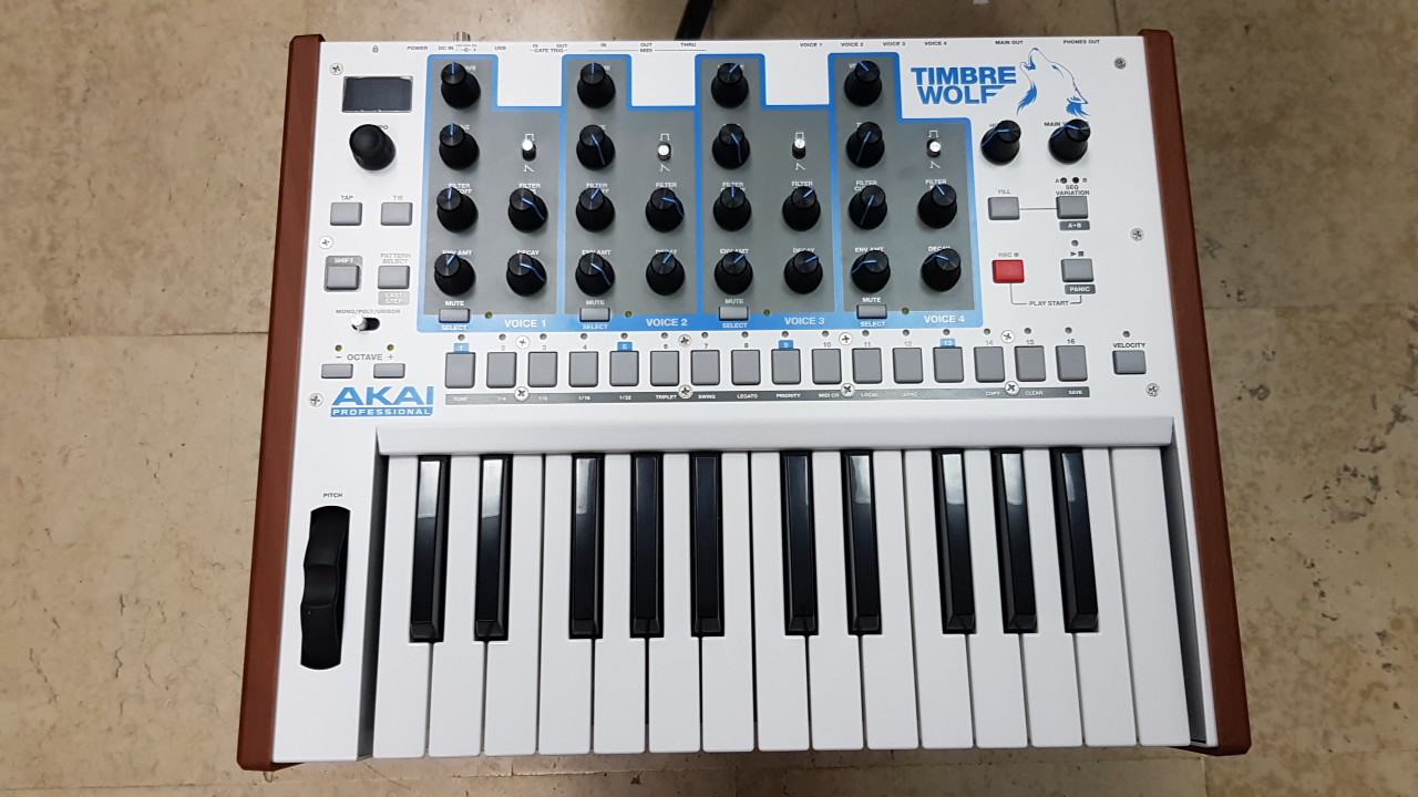 Akai Timbre Wolf analogni synthesizer