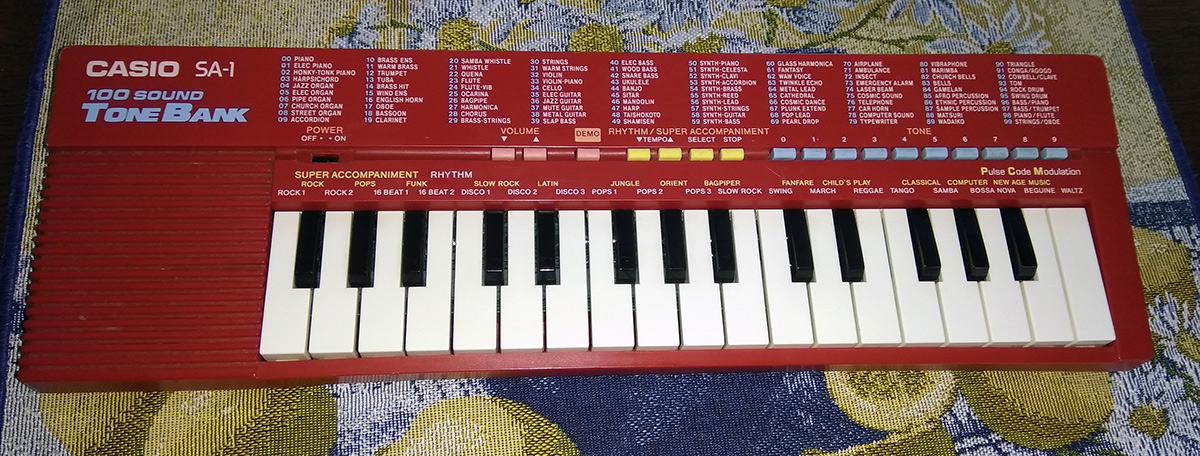Casio SA-1 SA1 mini klavijature synth rijetki crveni synthesizer