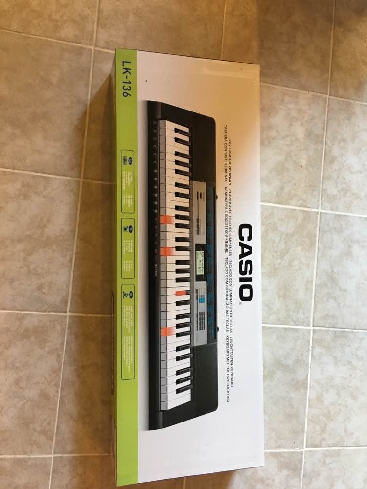Casio LK 136