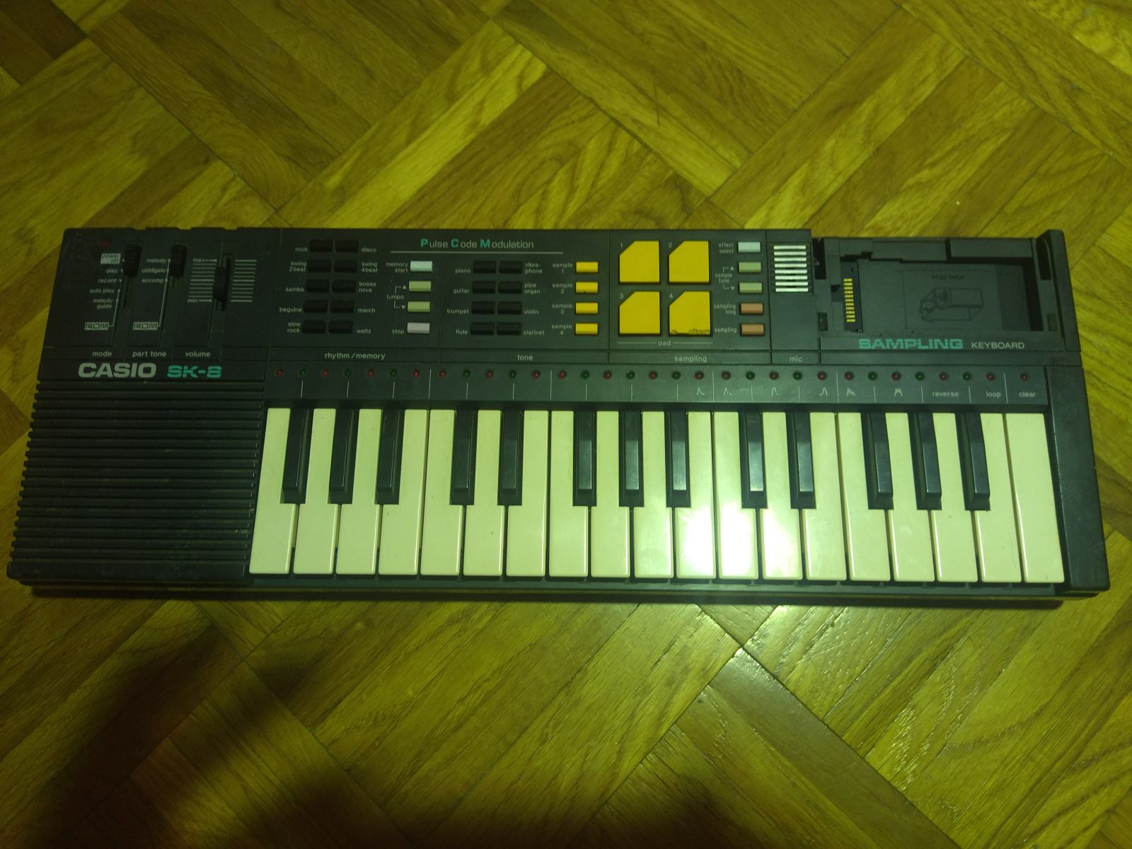 Casio SK-8 8-bit vintage sampler klavijatura