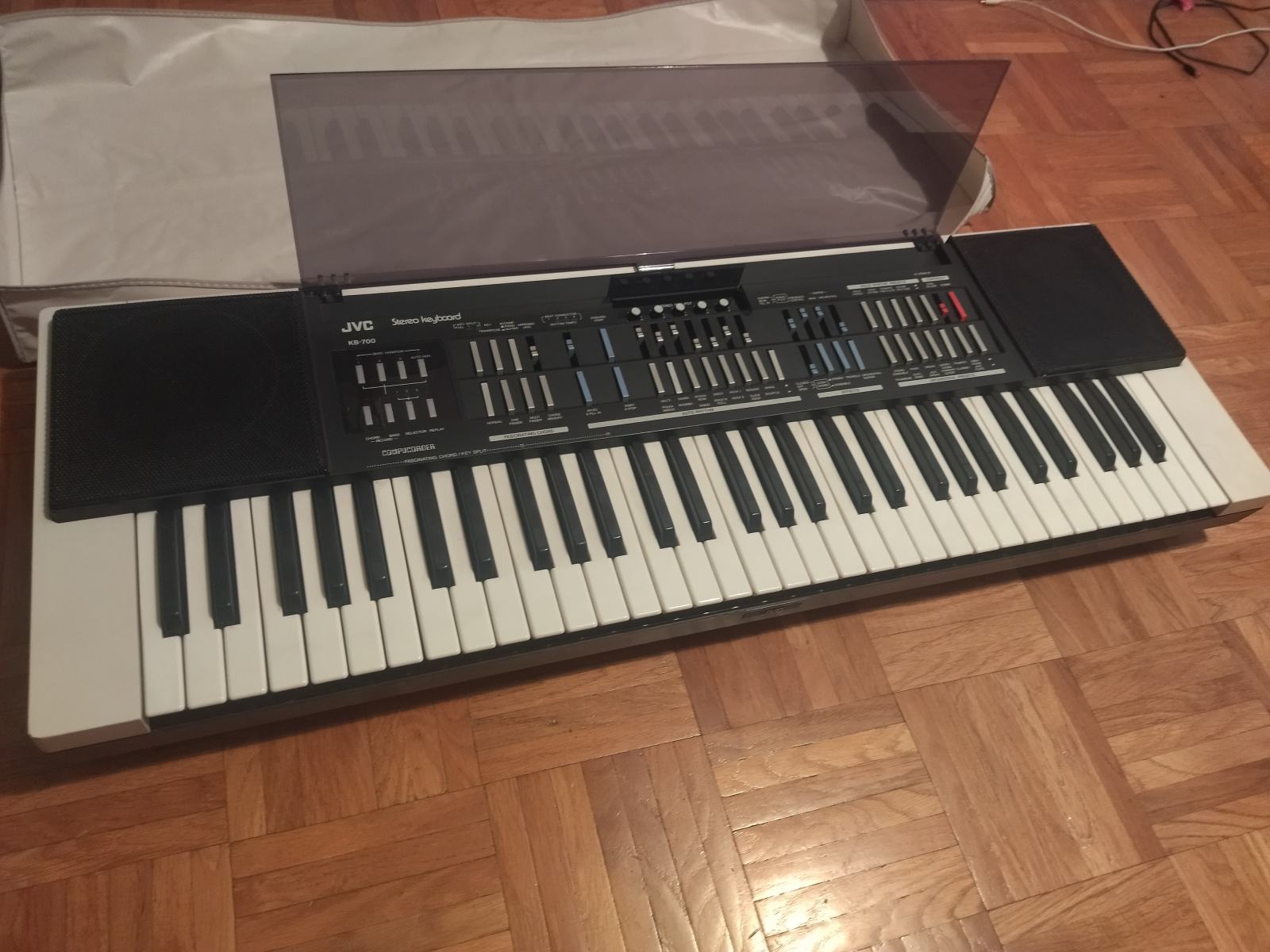 JVC KB-700 analog preset monosynth, string machine, aranžer, raritet