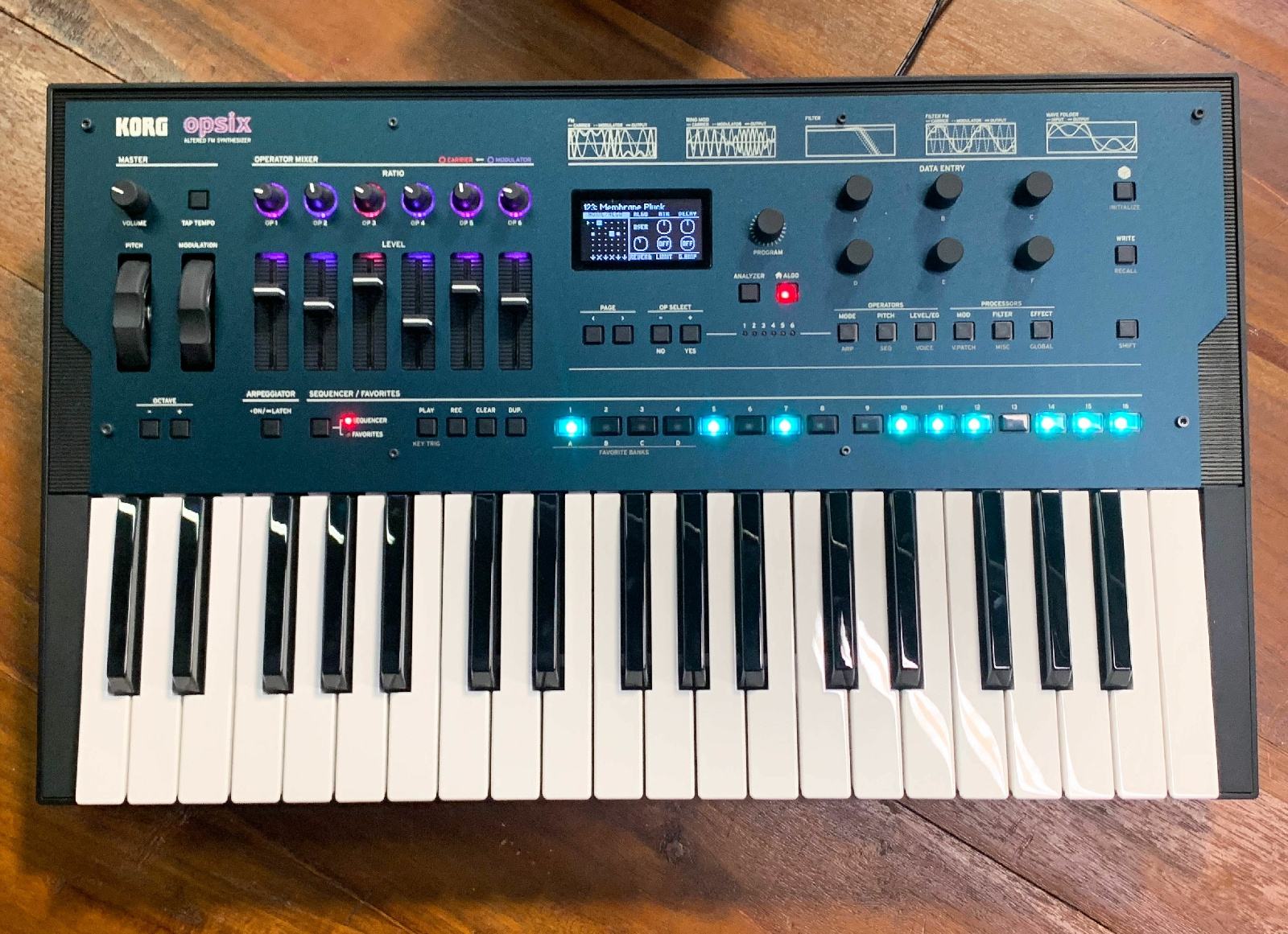 Korg Opsix (+ decksaver)