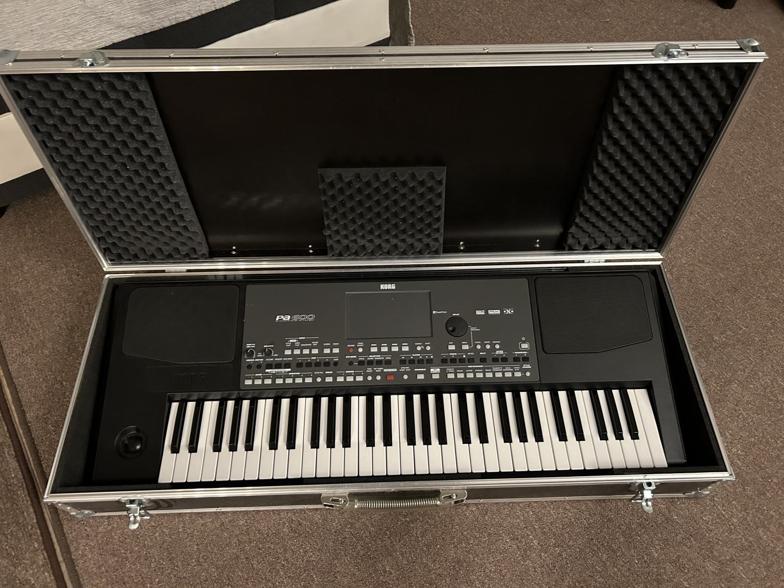 KORG PA600