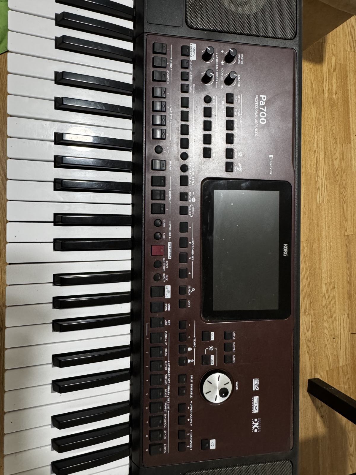 Korg pa700