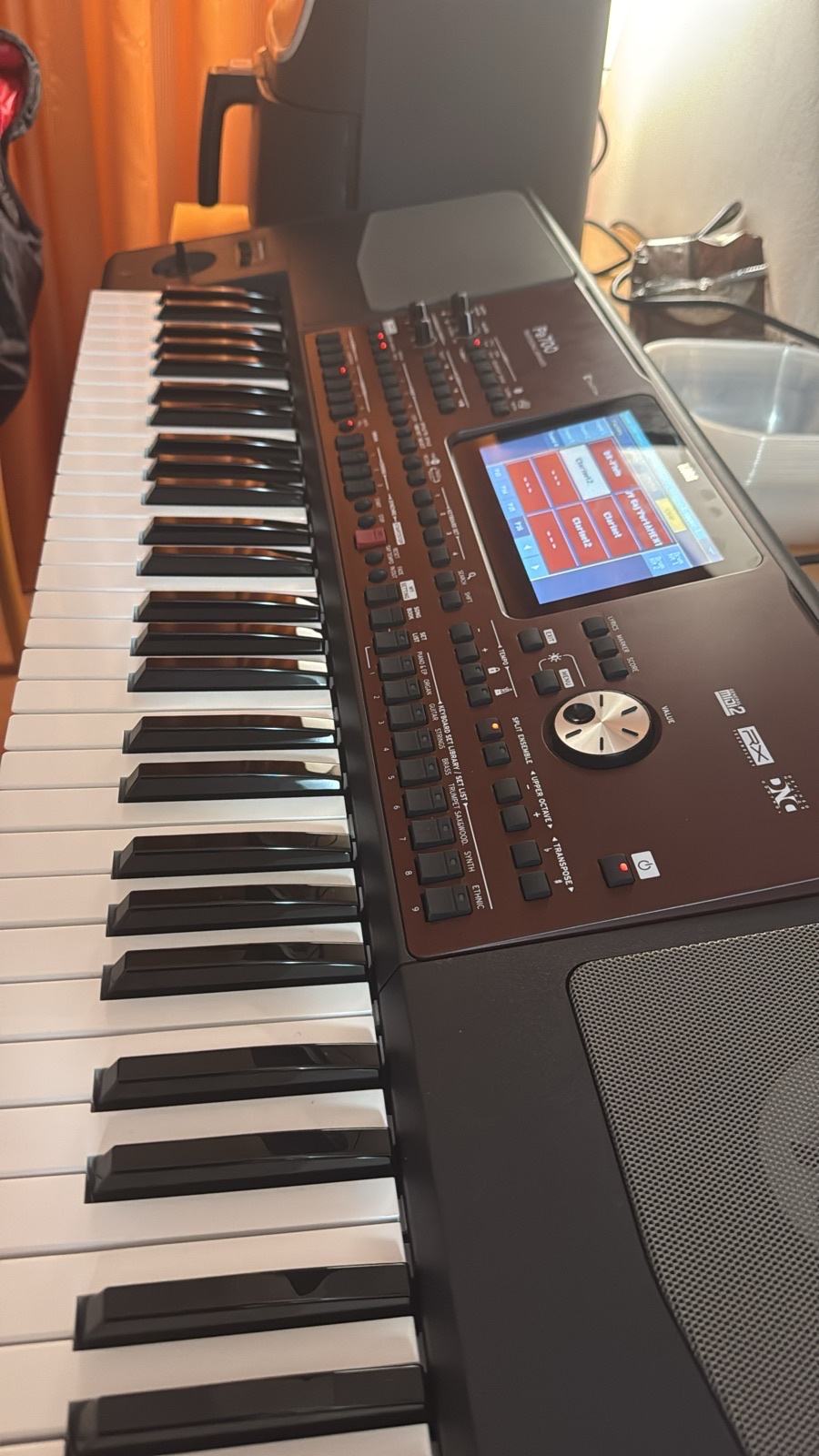 Korg PA700
